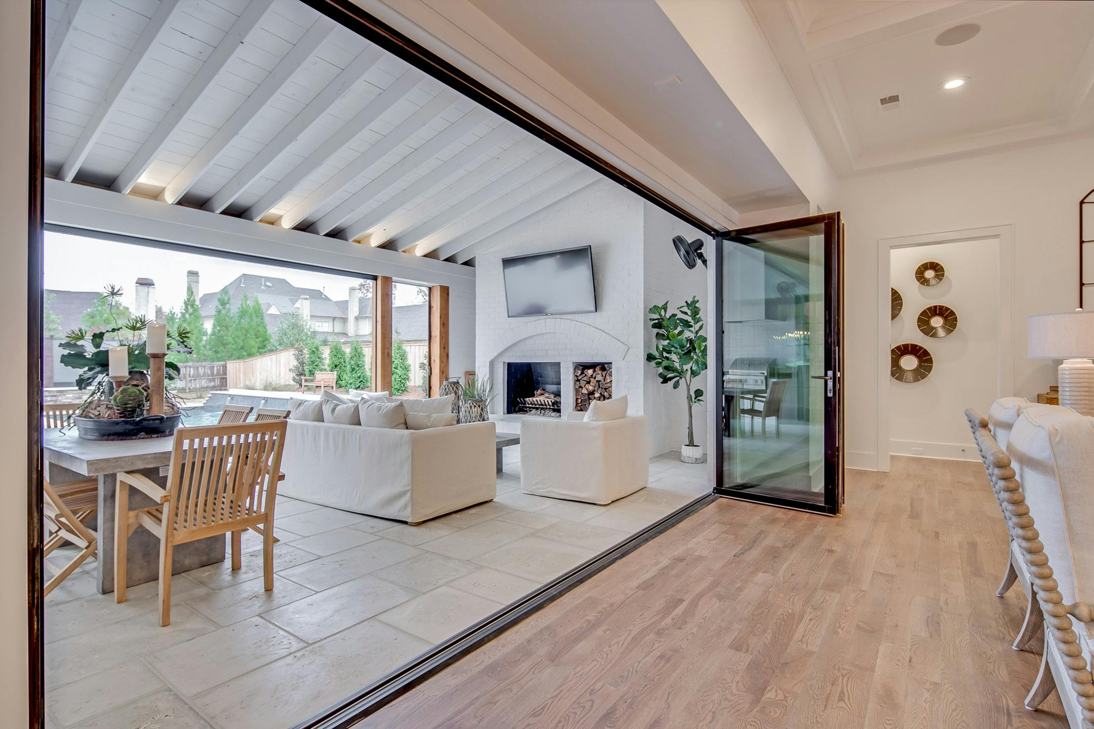 Optimizing Outdoor Spaces In Winter With Retractable Glass Walls
